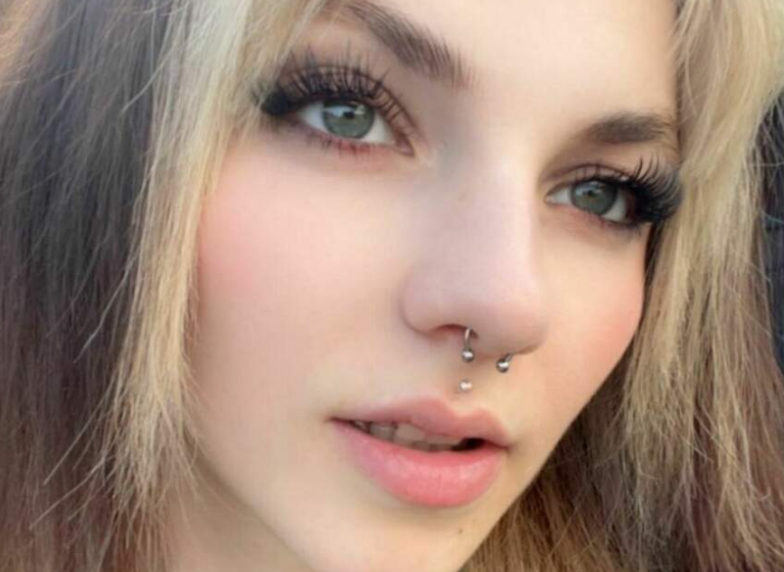 VickyRose - 21 Jahre - Parkplatz Treffen